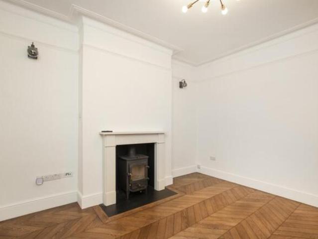 2 bedroom apartment for rent in Muncaster Road Clapham SW11