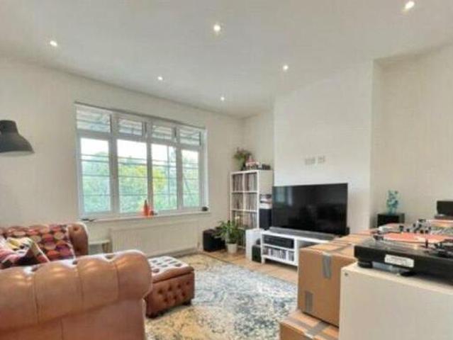 2 Bedroom Apartment For Rent In Muswell Hill, London