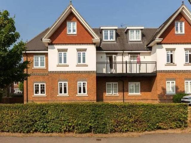 2 bedroom apartment for rent in Magnolia Drive BANSTEAD SM7