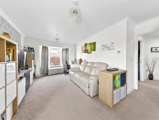 2 bedroom apartment for rent in Main Street, Feltham, TW13