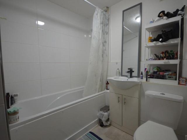 2 bedroom apartment for rent in Maldon Close, London, E15