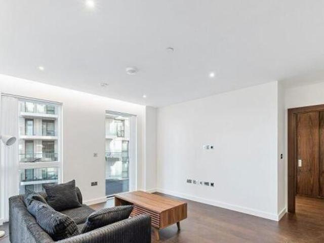 2 bedroom apartment for rent in Malthouse Road, London, SW11