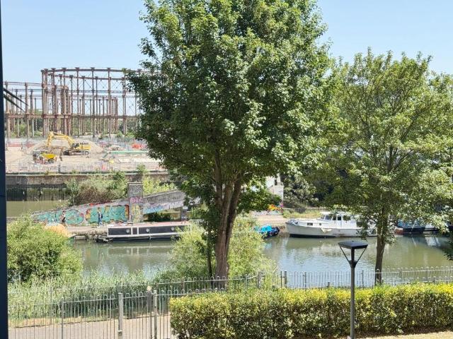 2 bedroom apartment for rent in Maltings Close, London, E3
