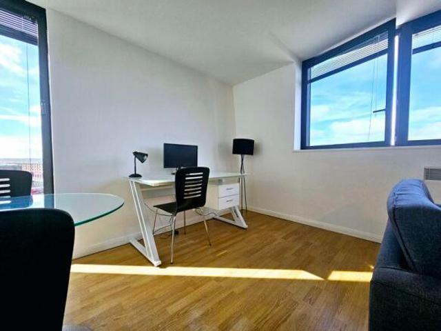 2 bedroom apartment for rent in Mann Island, Liverpool, L3