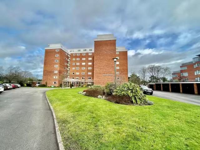 2 bedroom apartment for rent in Manor Court, Avenue Road, Leam.