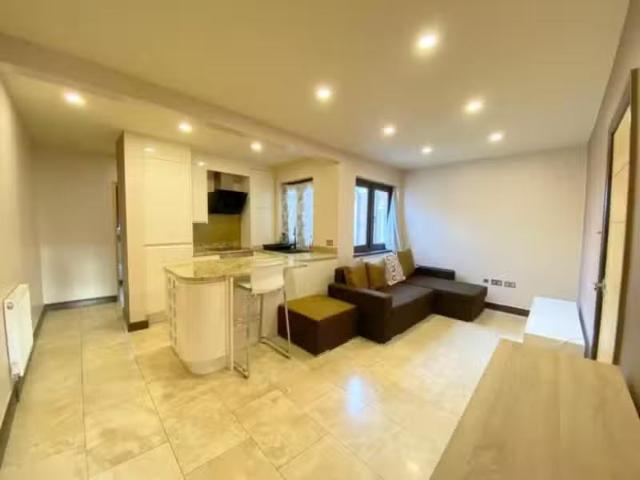 2 bedroom apartment for rent in Manor Parade, Harrow, Middlein.