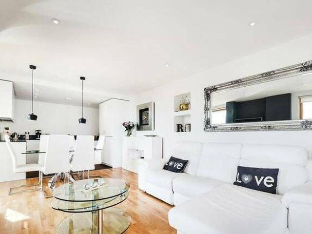 2 bedroom apartment for rent in Mastmaker Road London E14