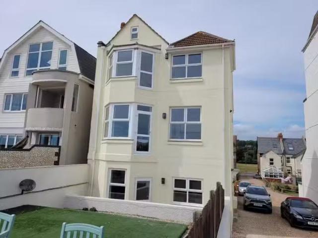 2 bedroom apartment for rent in Marine Parade, Hythe, Kent, CT21