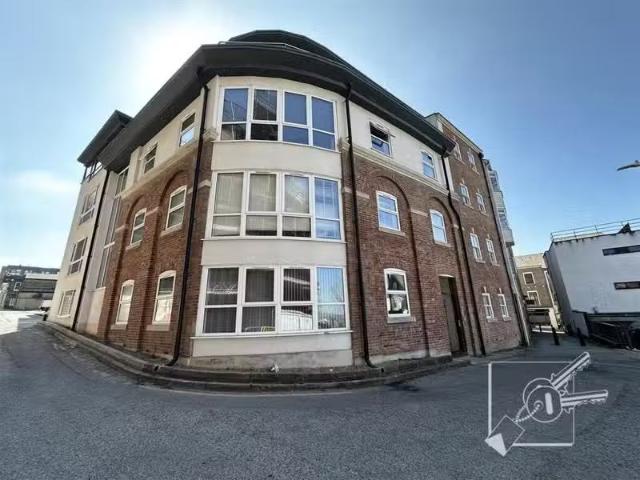 2 bedroom apartment for rent in Market Court, Horns Yard, Grav.
