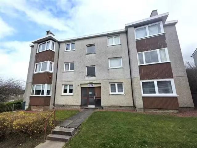 2 bedroom apartment for rent in Markethill Road, Village, East.