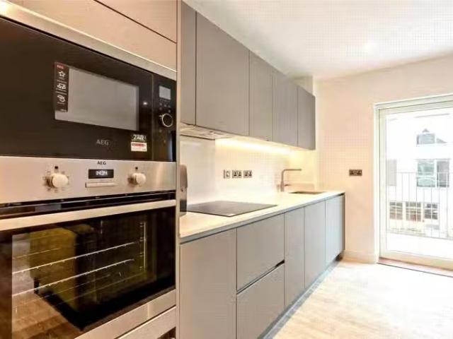 2 bedroom apartment for rent in Marleigh Avenue, Cambridge, Ca.