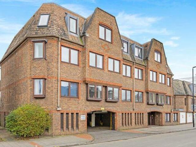 2 bedroom apartment for rent in Marshalls Road SUTTON SM1