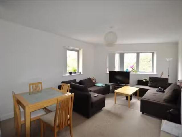 2 bedroom apartment for rent in Meadow Court, St Andrews Close.