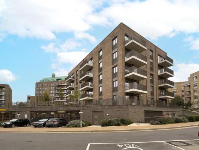 2 bedroom apartment for rent in Medawar Drive, London, NW7
