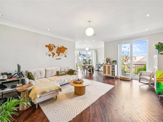 2 bedroom apartment for rent in Melliss Avenue, Kew, Richmond, TW9