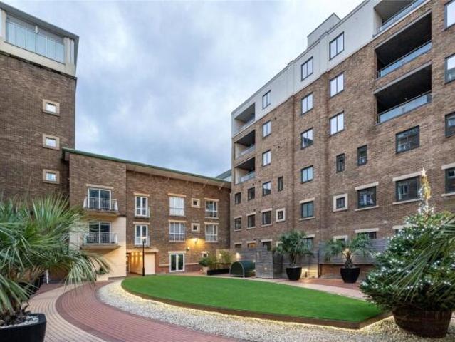 2 bedroom apartment for rent in Mendip Court, Chatfield Road, Battersea, London, SW11