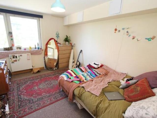 2 bedroom apartment for rent in Merchant City Ingram Street Part Furnished, G1