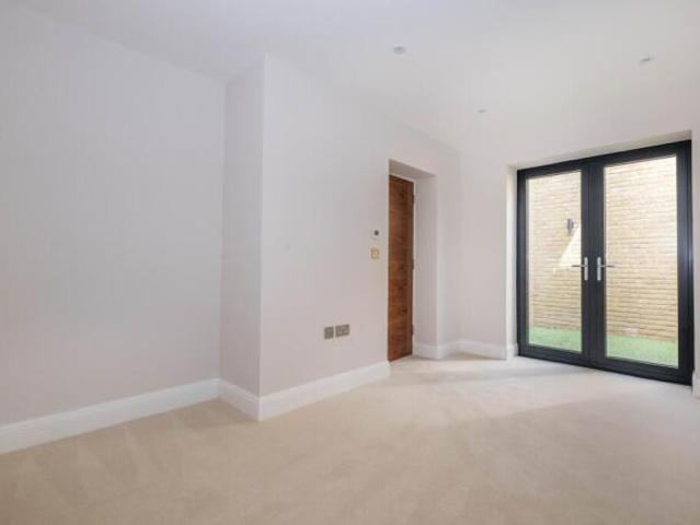 2 bedroom apartment for rent in Merton Road London SW19
