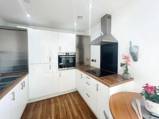 2 bedroom apartment for rent in Michigan Point, Michigan Avenue, Salford, M50