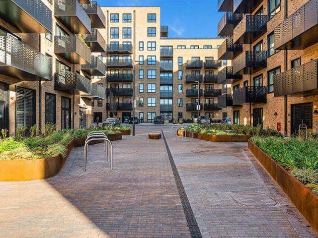 2 bedroom apartment for rent in Middle Road, LONDON, W7