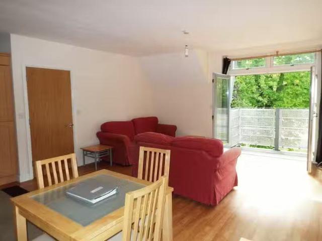 2 bedroom apartment for rent in Middlepark Drive, Northfield.