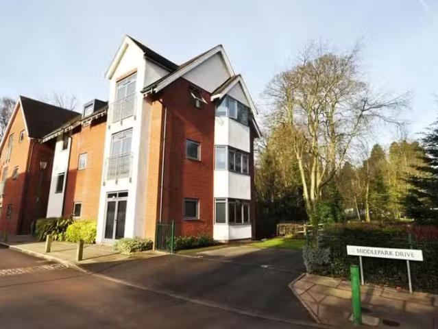 2 bedroom apartment for rent in Middlepark Drive, Northfield.