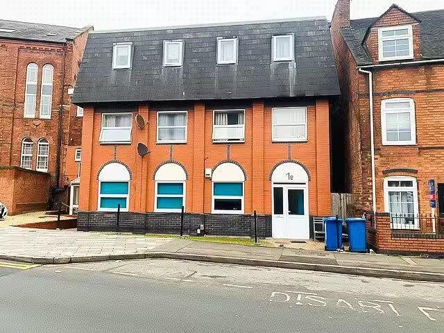 2 bedroom apartment for rent in Mill Chambers, Mill Lane, Tamw.