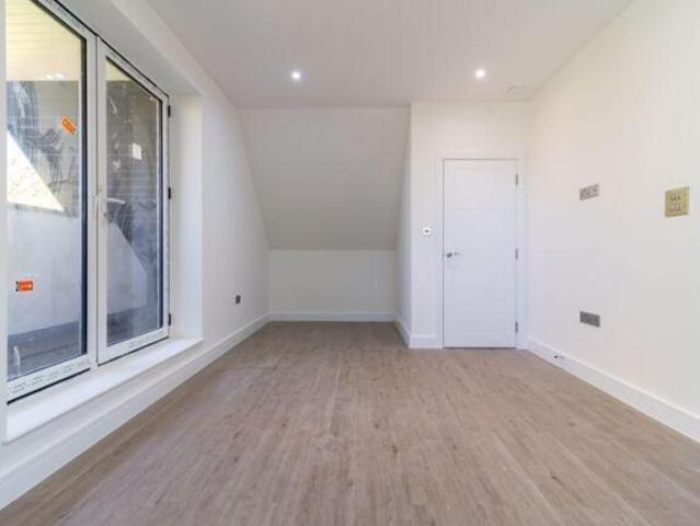 2 bedroom apartment for rent in Mitchley Hill, South Croydon, CR2