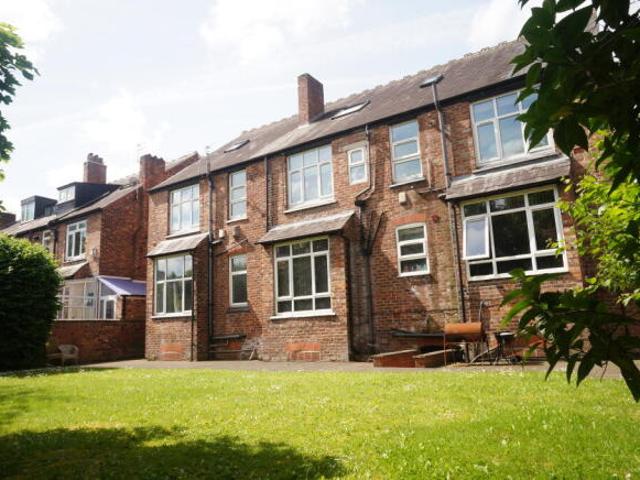2 bedroom apartment for rent in Moorland Road, Didsbury M20 6BB, M20