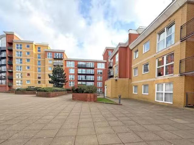 2 bedroom apartment for rent in Monarch Way, Ilford, IG2