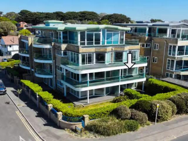 2 bedroom apartment for rent in Montague Road, Bournemouth, BH.