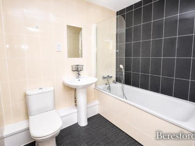 2 bedroom apartment for rent in Montfort Drive, CM2