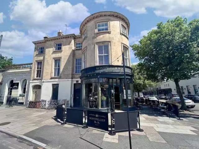 2 bedroom apartment for rent in Montpellier Street, Cheltenham.