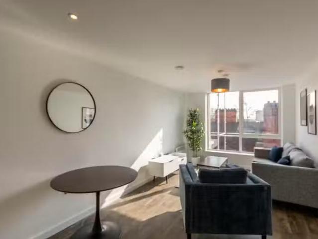 2 bedroom apartment for rent in Moseley Gardens, Moseley Stree.