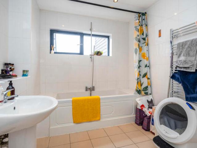 2 bedroom apartment for rent in Morning Lane, Hackney, London, E9