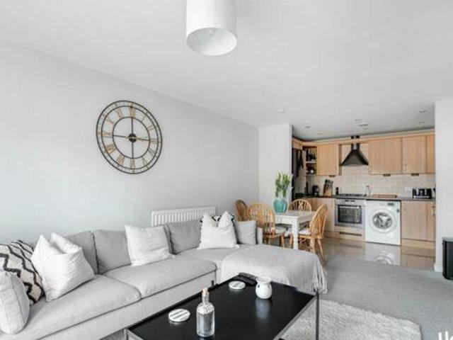 2 Bedroom Apartment For Rent In Morden