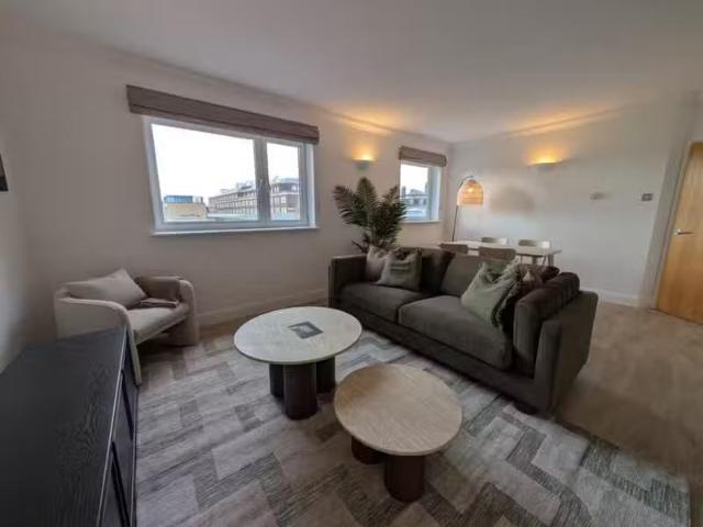 2 bedroom apartment for rent in Moreland Street, Seraph Court.