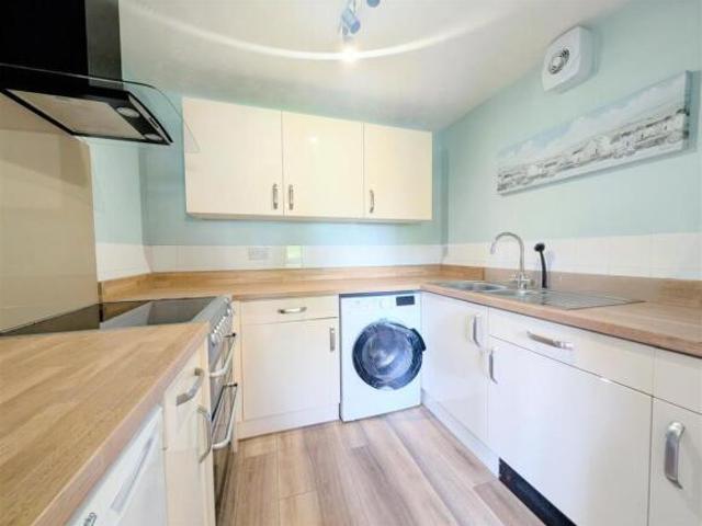2 bedroom apartment for rent in Mountjoy Road, Greenhead, Huddersfield, HD1