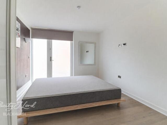 2 bedroom apartment for rent in Napoleon Lane, LONDON, SE18