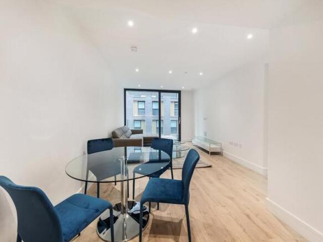 2 bedroom apartment for rent in Neroli House, 14 Piazza Walk, E1