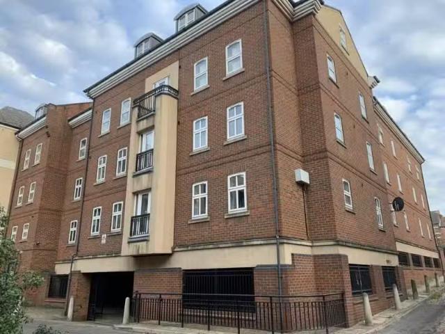 2 bedroom apartment for rent in New Walk Central, 79 Princess.