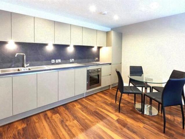 2 bedroom apartment for rent in New Bridge Street Salford M3