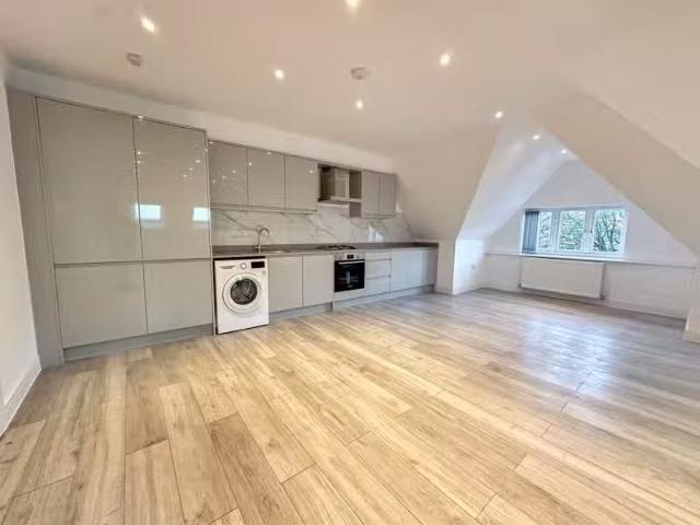 2 bedroom apartment for rent in New Road, High Wycombe, Buckin.