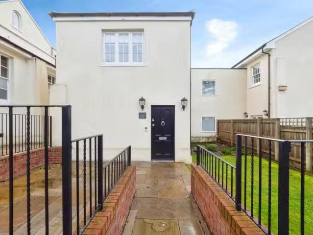 2 bedroom apartment for rent in Newberry Lodge, EX2