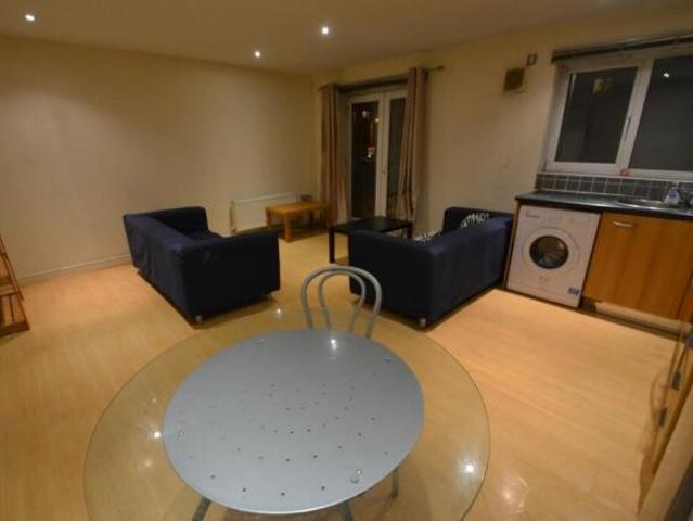 2 bedroom apartment for rent in Newcastle Street, Hulme, Manchester. M15 6HF, M15