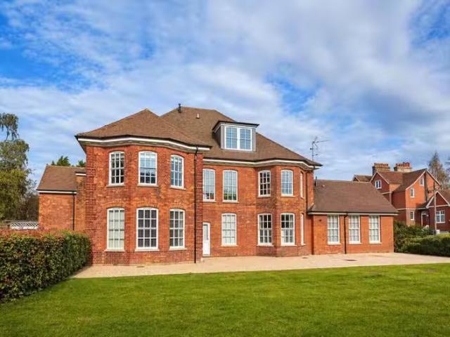 2 bedroom apartment for rent in Newsom Place, St Albans, Hertf.