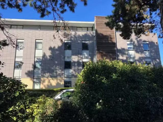 2 bedroom apartment for rent in Newsom Place, St. Peters Road.