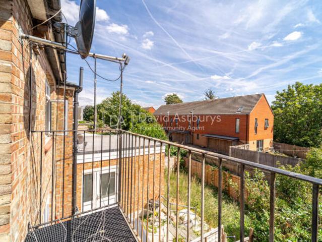 2 bedroom apartment for rent in North Circular Road, Palmers Green, London, N13