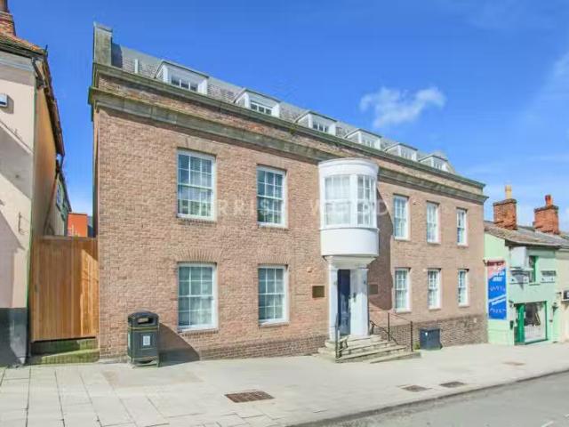 2 bedroom apartment for rent in North Hill, Colchester, Esinte.