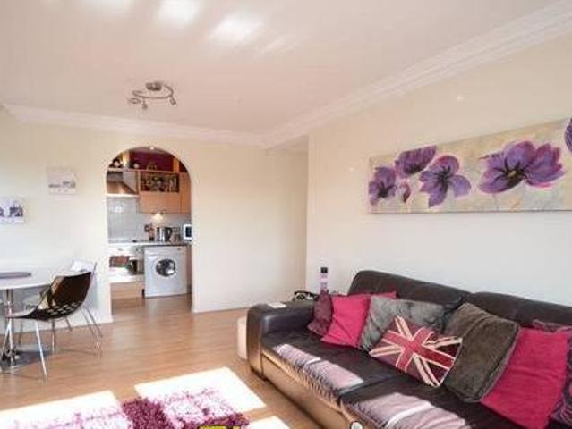 2 bedroom apartment for rent in North Street SL4